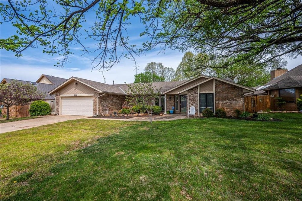 6908 Shoreline Drive, Oklahoma City, OK 73132 - MLS# 1164985 - Coldwell ...
