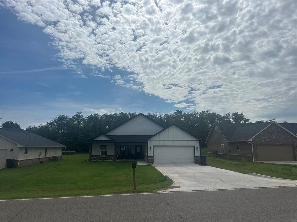 914 S Ash Street, Luther, OK 73054 - MLS# 1177971 - Coldwell Banker