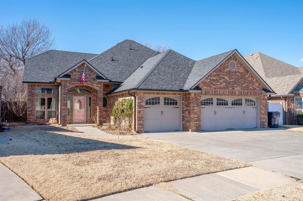 11817 Cherry Point Lane, Yukon, OK 73099 - MLS# 1208531 - Coldwell Banker