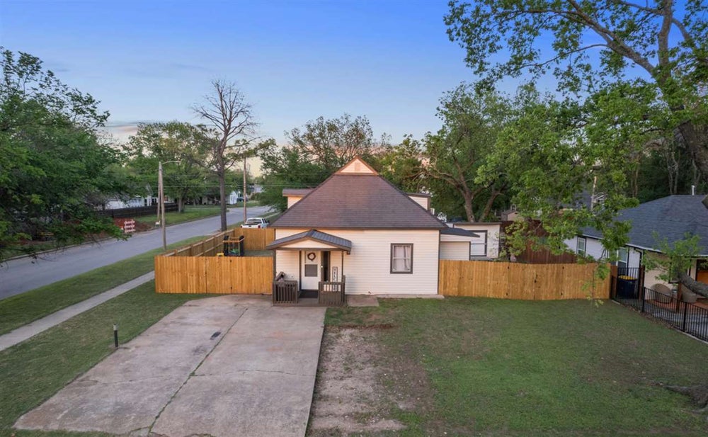 1401 S Lowry Street, Stillwater, OK 74074 - MLS# 129678 - Coldwell Banker
