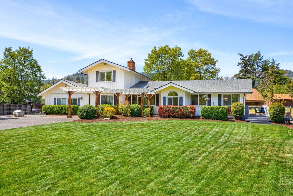 1765 Old Stage, Medford, OR 97502 - MLS# 220181061 - Coldwell Banker