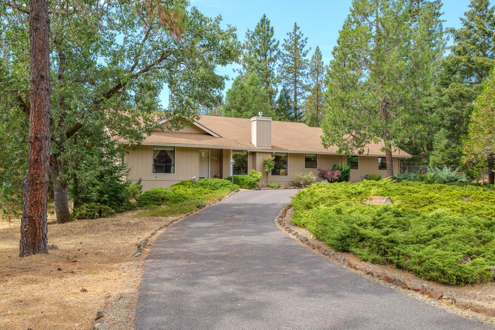 889 Eric, Grants Pass, OR 97526 - MLS# 220188633 - Coldwell Banker