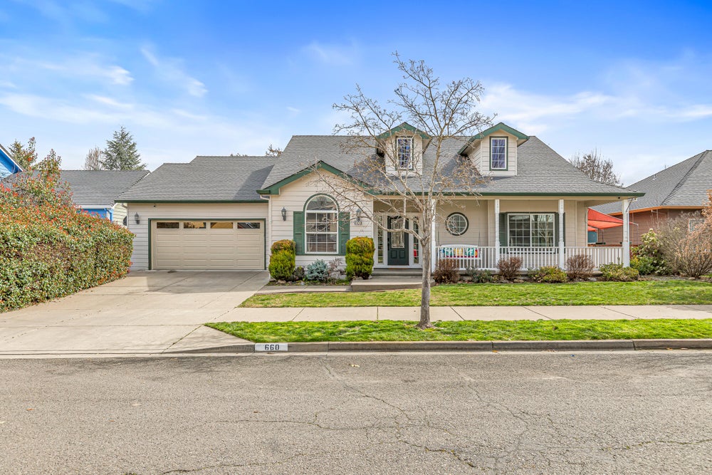 660 Valley Oak, Central Point, OR 97502 - MLS# 220195800 - Coldwell Banker