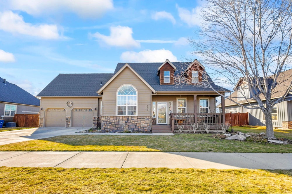 379 SE Pioneer, Prineville, OR 97754 - MLS# 220197411 - Coldwell Banker