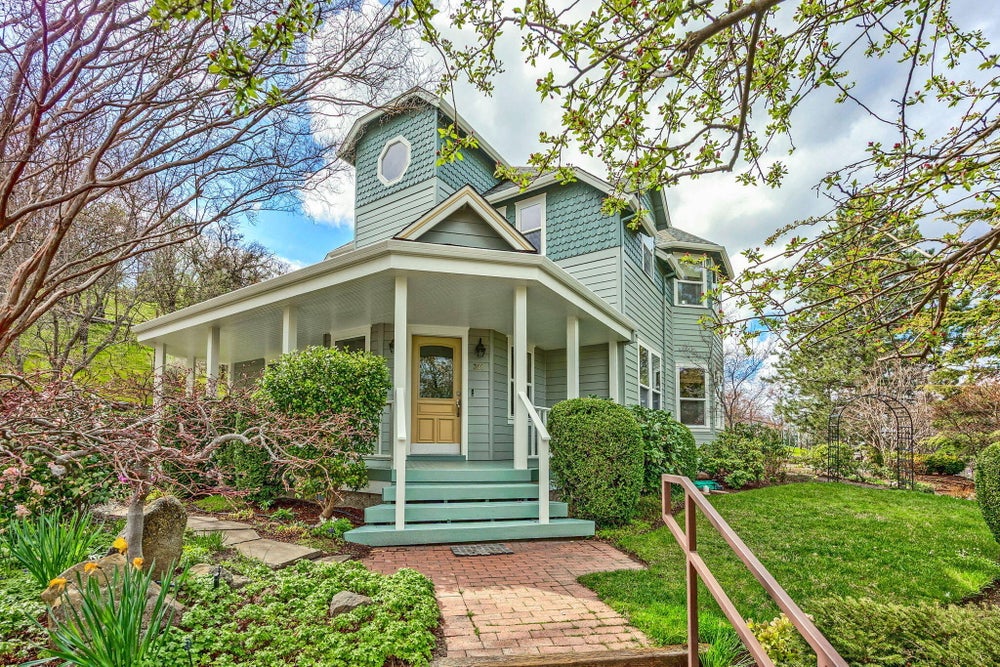 311 Sheridan, Ashland, OR 97520 - MLS# 220198513 - Coldwell Banker