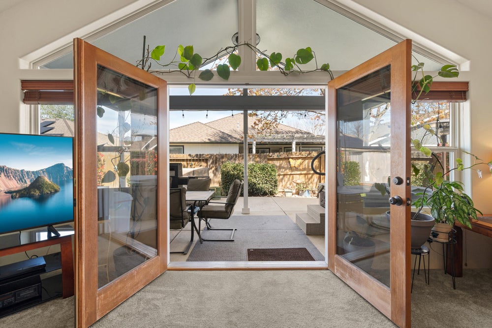 978 Newcastle, Medford, OR 97501 - MLS# 220199401 - Coldwell Banker