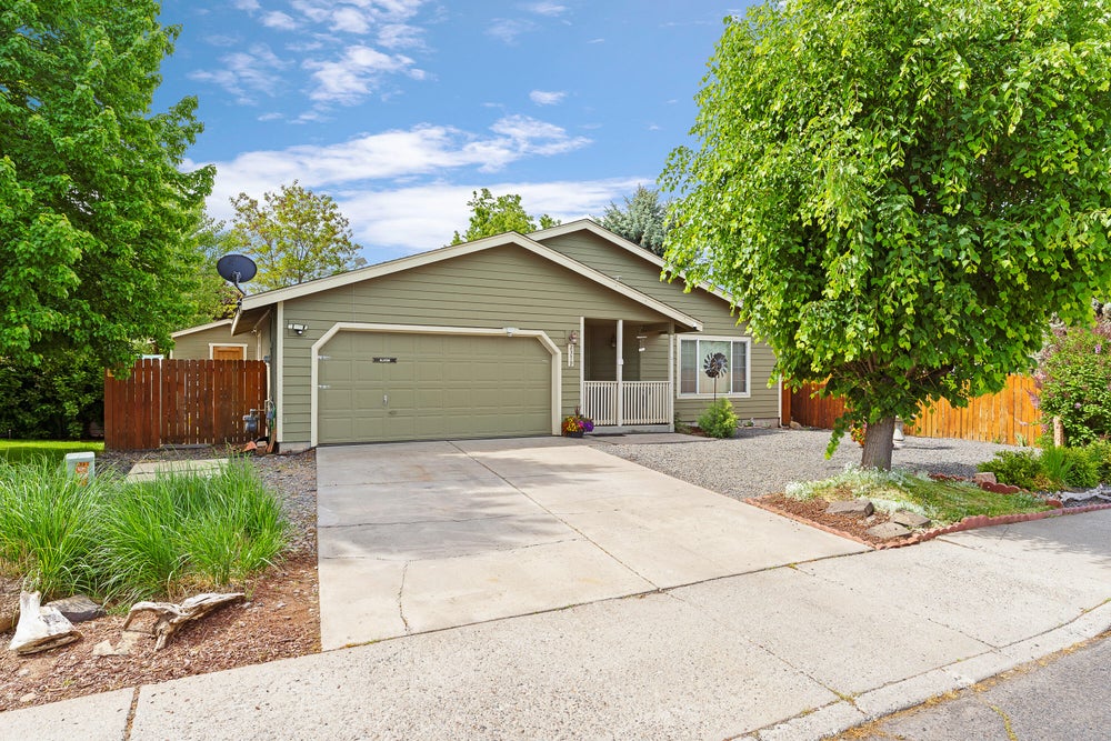 2379 Mountain Willow, Bend, OR 97701 - MLS# 220199877 - Coldwell Banker