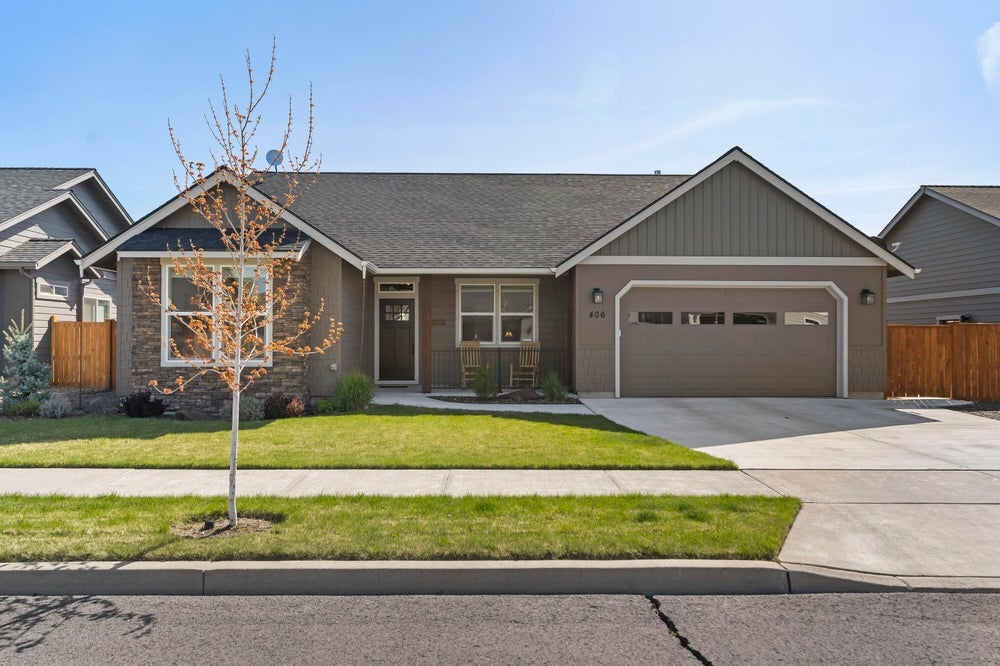 406 SE Sumner, Prineville, OR 97754 - MLS# 220200960 - Coldwell Banker