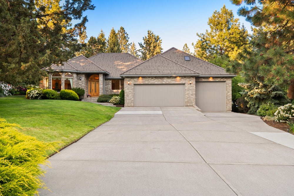 1184 NW Farewell, Bend, OR 97703 - MLS# 220203993 - Coldwell Banker