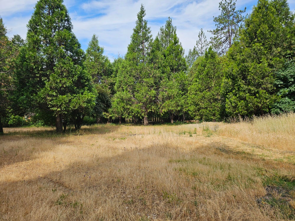 5274 Cloverlawn, Grants Pass, OR 97527 - MLS# 220204138 - Coldwell Banker