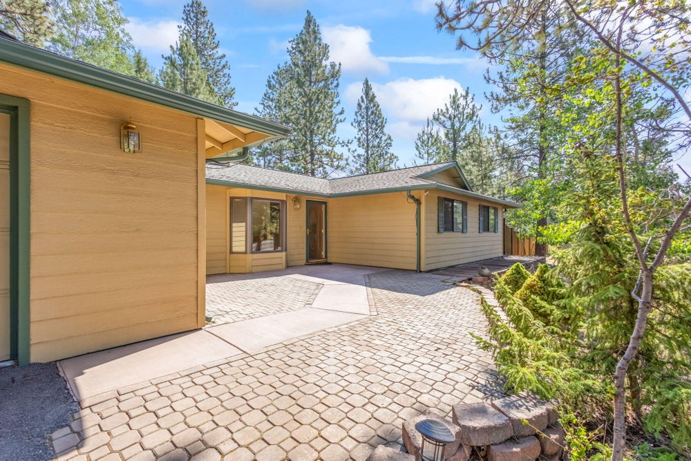 61176 Larkwood, Bend, OR 97702 - MLS# 220204716 - Coldwell Banker