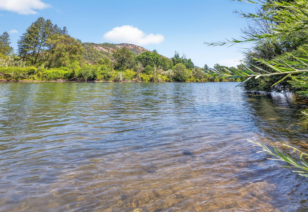 5504 Rogue River, Gold Hill, OR 97525 - MLS# 220205262 - Coldwell Banker