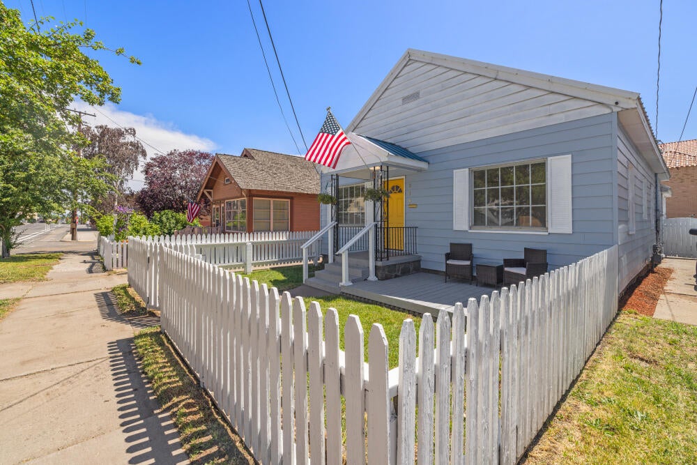310 N 9th, Klamath Falls, OR 97601 - MLS# 220205341 - Coldwell Banker