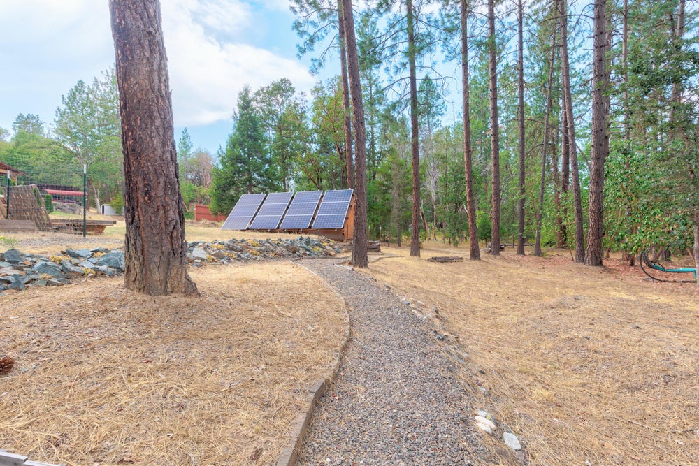 4529 E Evans Creek, Rogue River, OR 97537 - MLS# 220207033 - Coldwell ...