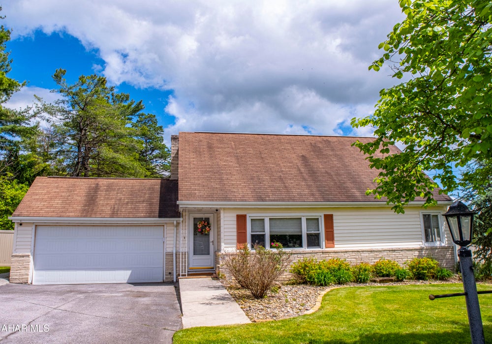 3328 Sylvan Heights Drive, Hollidaysburg, PA 16648 - MLS# 74756 ...