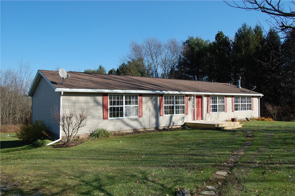 203 Centreville Pike, Slippery Rock, PA 16057 - MLS# 1631757 - Coldwell ...