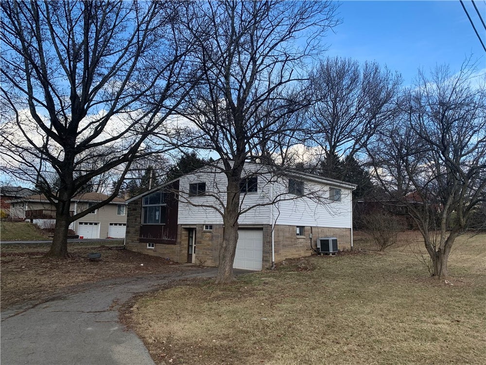 111 Central Dr, Butler, PA 16001 - MLS# 1642249 - Coldwell Banker