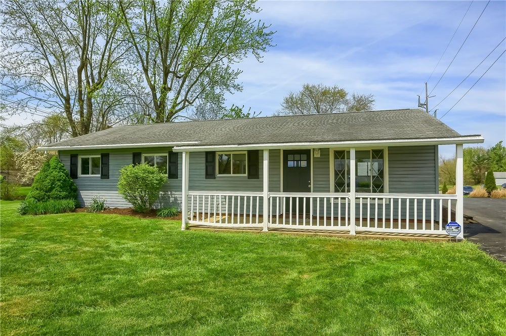 204 Sherwood Drive, Cranberry Twp, PA 16066 - MLS# 1650269 - Coldwell ...