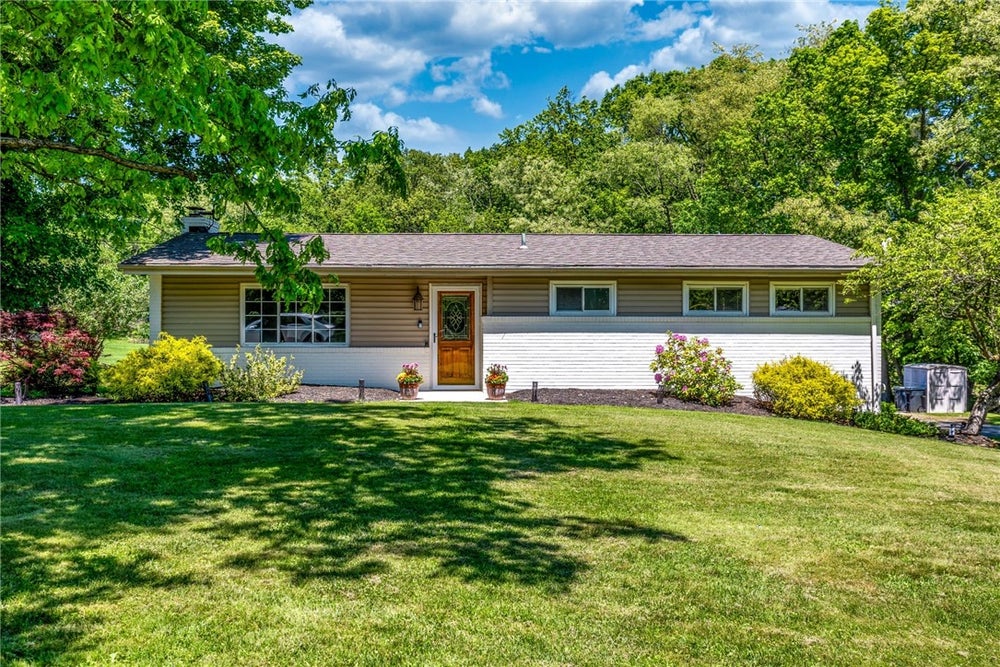 8623 Peters Rd, Cranberry Twp, PA 16066 - MLS# 1654274 - Coldwell Banker