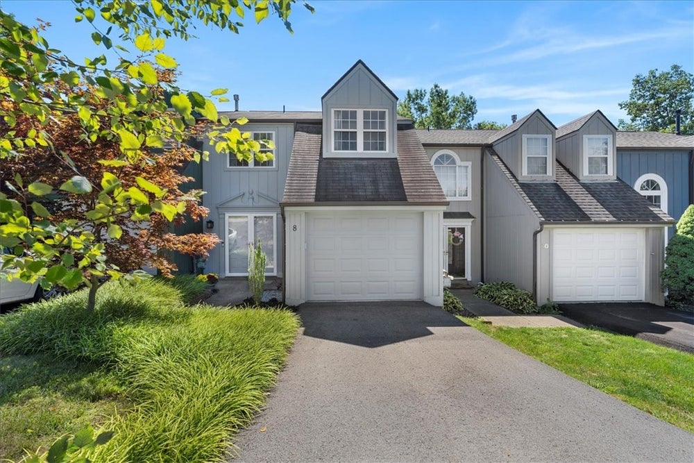 8 Monmouth Dr, Cranberry Twp, PA 16066 - MLS# 1670149 - Coldwell Banker