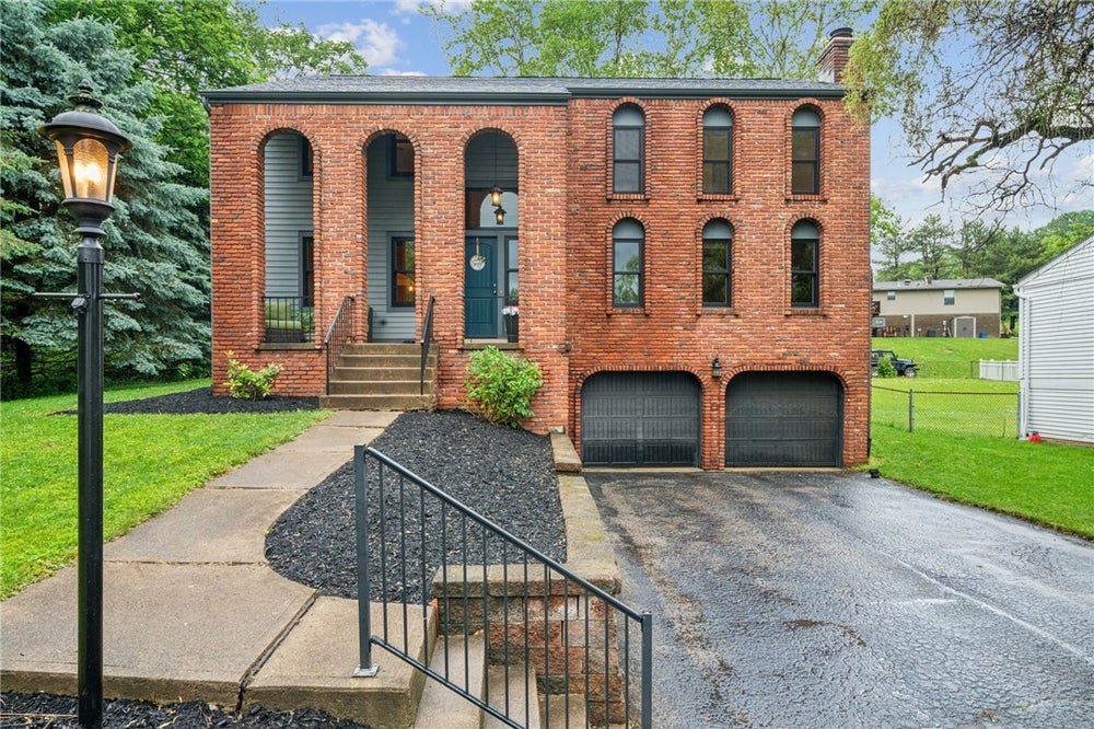 576 Shumaker Dr, Monroeville, PA 15146 - MLS# 1704987 - Coldwell Banker