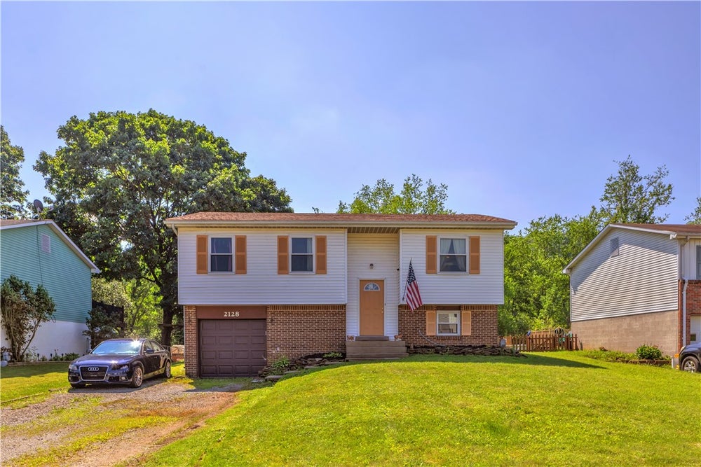 2128 Stoops Ct, Apollo Boro, PA 15673 - MLS# 1711373 - Coldwell Banker