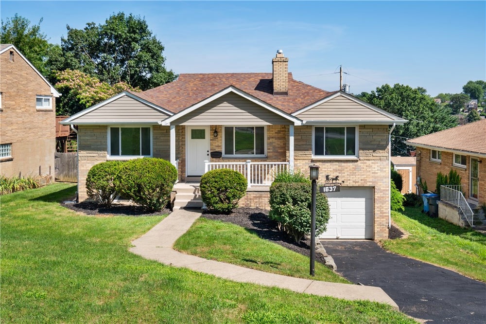 1637 Worcester Dr, Scott Twp, PA 15243 - MLS# 1713014 - Coldwell Banker
