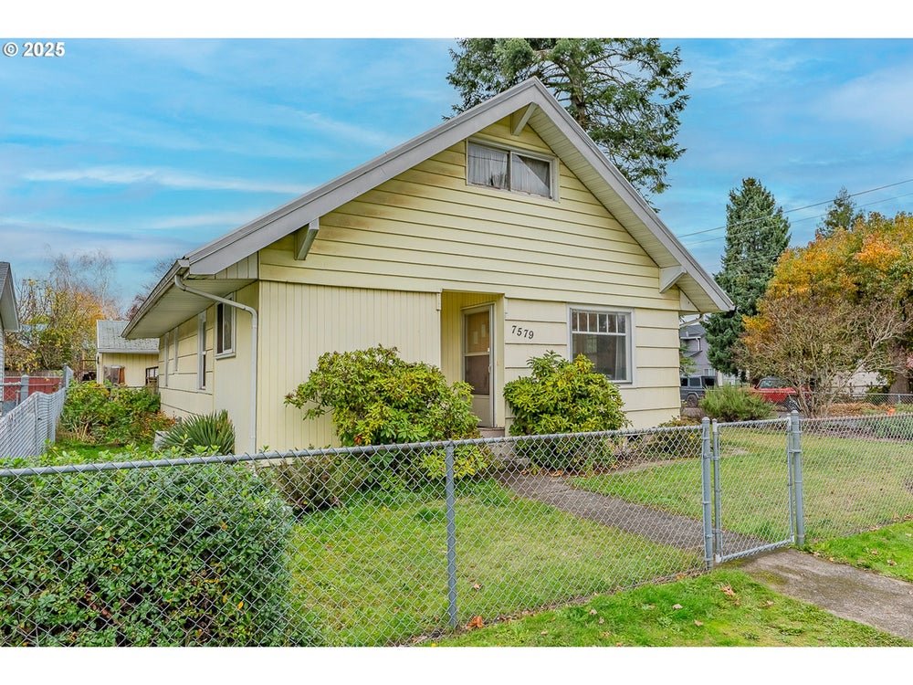 7579 N Gilbert Ave, Portland, OR 97203 - MLS# 344409838 - Coldwell Banker