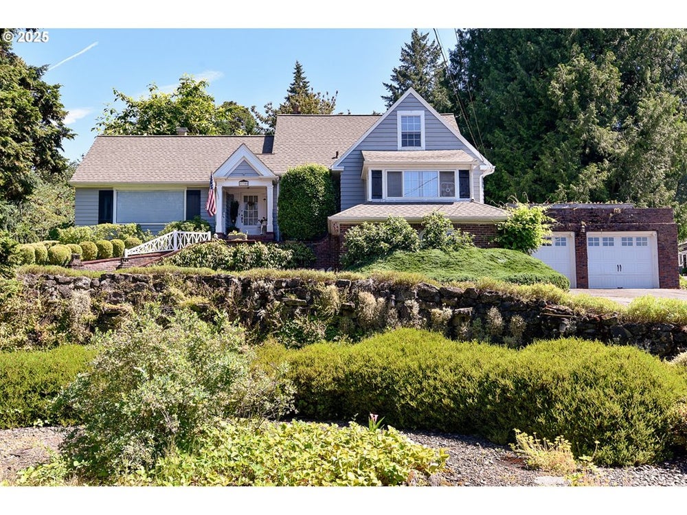 17300 SE Oatfield Rd, Milwaukie, OR 97267 - MLS# 402094079 - Coldwell ...