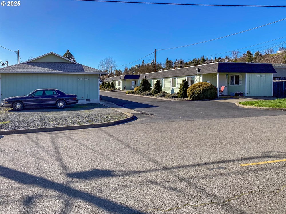 240 NW Civil Bend Ave, Winston, OR 97496 - MLS# 416354322 - Coldwell Banker