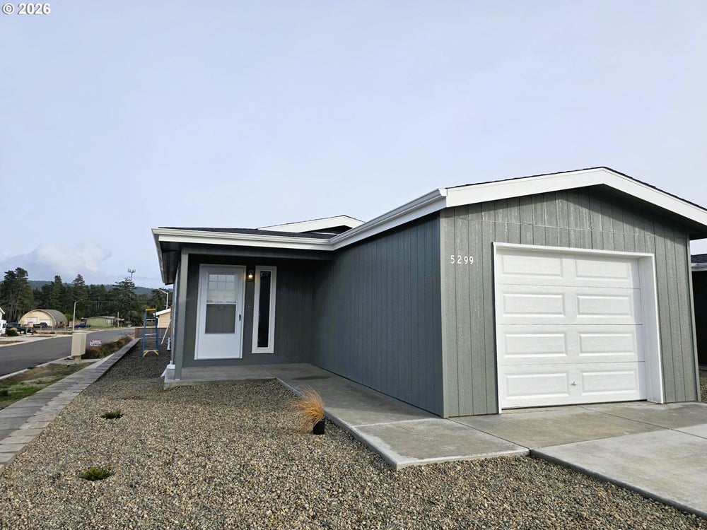 5299 Maple St, Florence, OR 97439 - MLS# 424981187 - Coldwell Banker