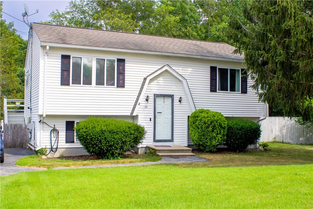 14 Drawbridge Drive, West Warwick, RI 02893 - MLS# 1388582 - Coldwell ...