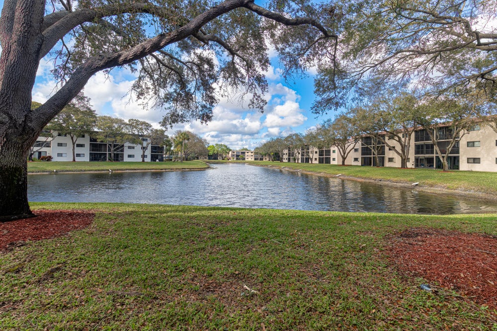 15456 Pembridge Drive #111, Delray Beach, FL 33484 - MLS# R11168368 ...