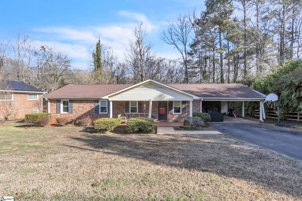 134 Hickory Hill Drive, Inman, SC 29349-9157 - MLS# 1516141 - Coldwell ...