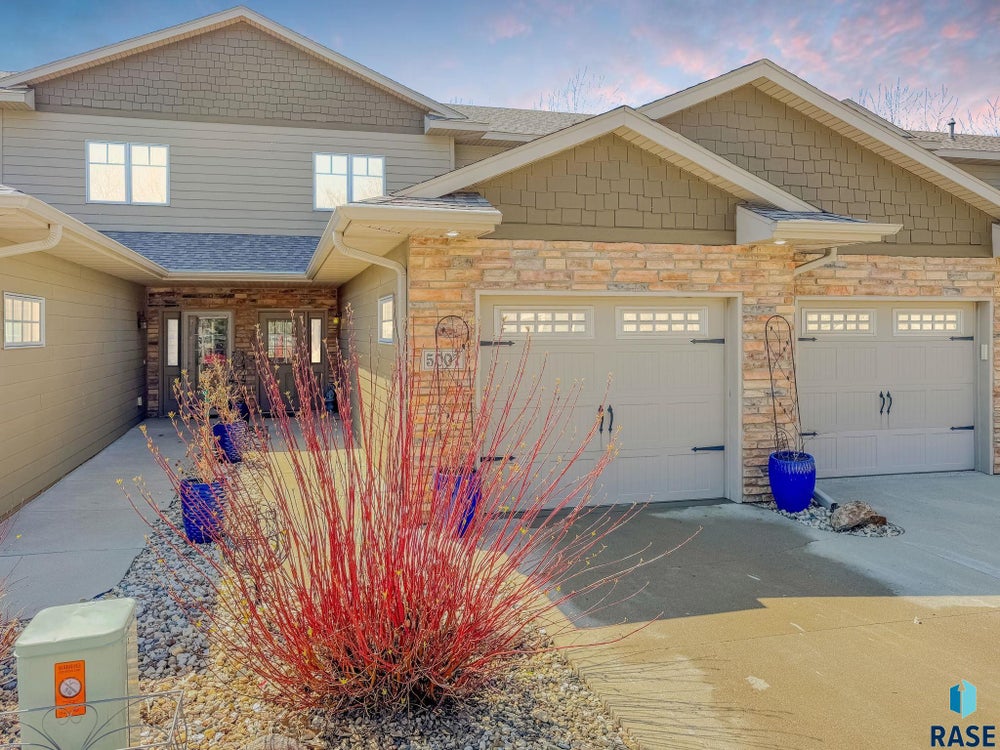 5007 Sunset Blvd, Madison, SD 57042 - MLS# 22506611 - Coldwell Banker