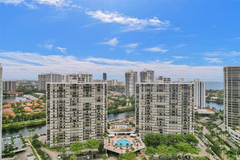 3701 N Country Club Dr #707, Aventura, FL 33180 - MLS# A11399378 ...