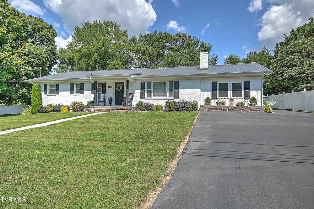 843 Falcon Drive, Abingdon, VA 24210 - MLS# 9969932 - Coldwell Banker