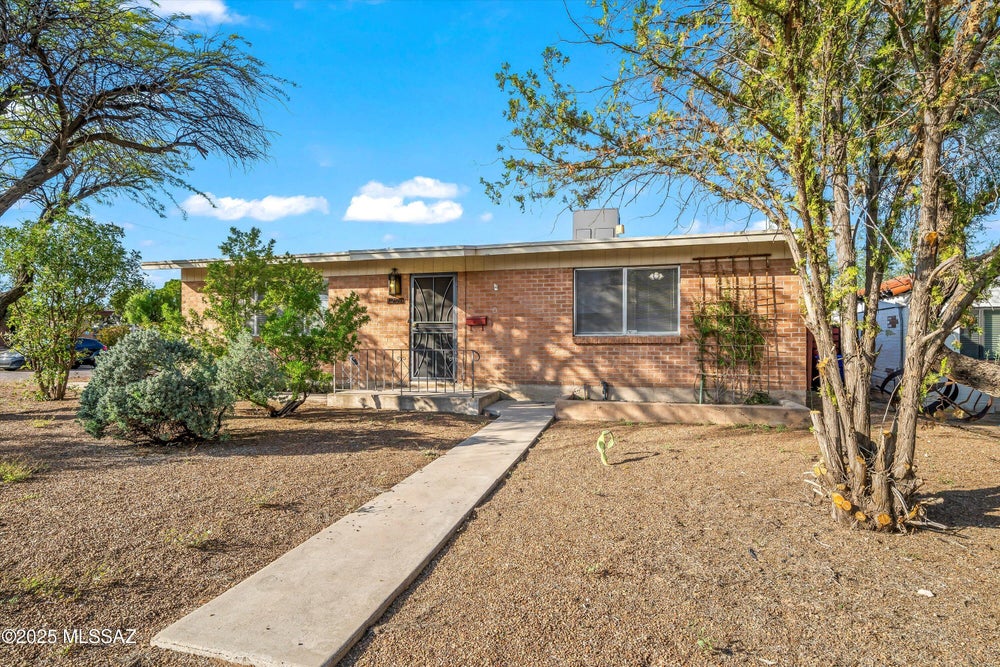 2510 N Santa Rita Avenue, Tucson, AZ 85719 - MLS# 22527690 - Coldwell ...