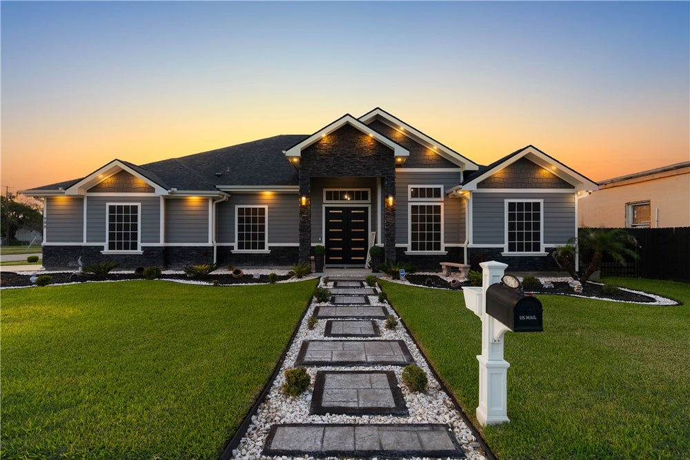 900 E Caesar Avenue, Kingsville, TX 78363 - MLS# 461984 - Coldwell Banker