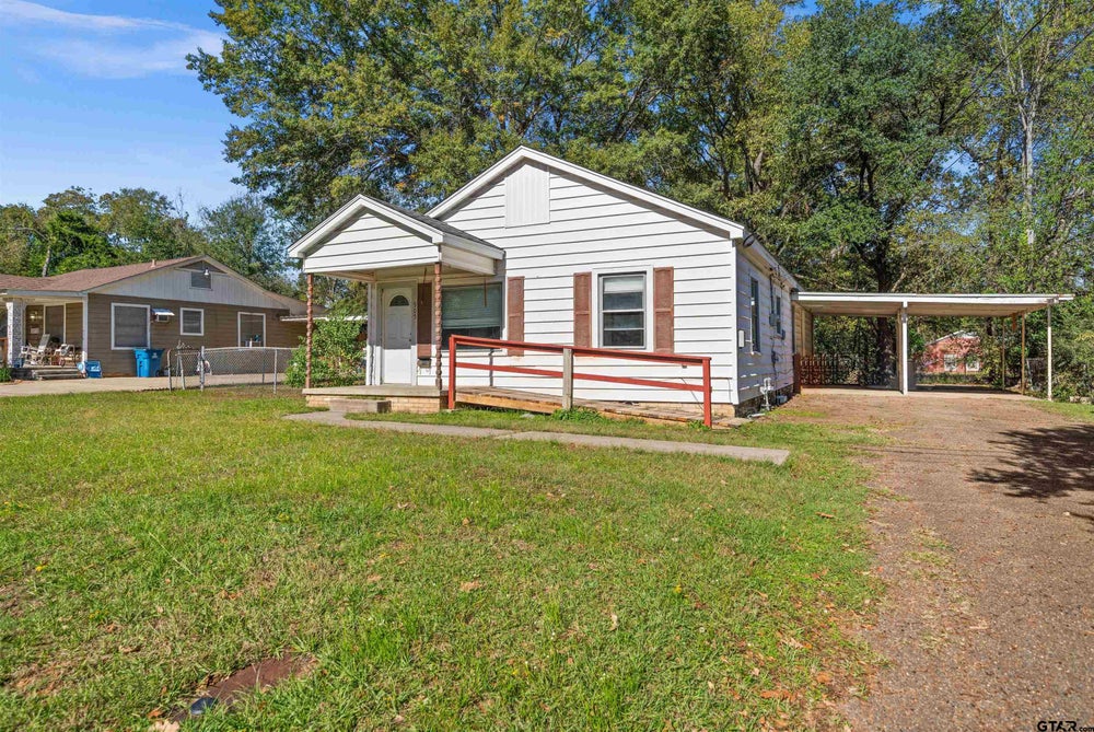 905 Leach St, Kilgore, TX 75662 - MLS# 24016004 - Coldwell Banker