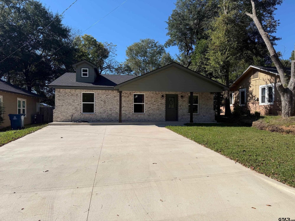 115 Fulton, Jacksonville, TX 75766 - MLS# 25016108 - Coldwell Banker