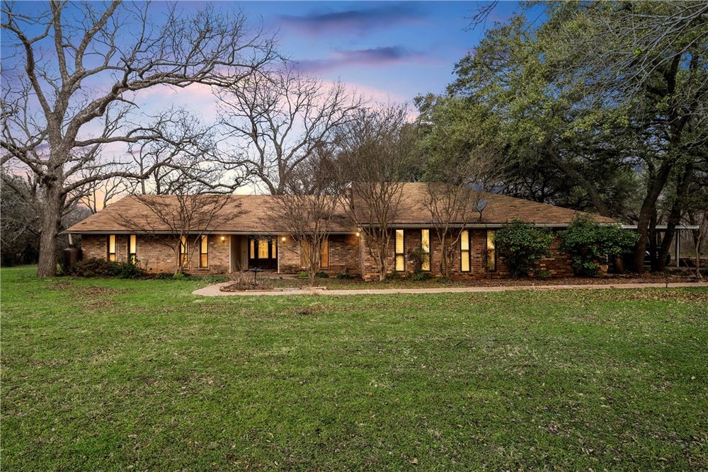 472 Coxs Oak Valley Road, Waco, TX 76705 - MLS# 228287 - Coldwell Banker