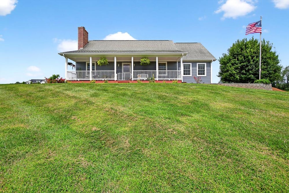840 Fox Valley Rd, Marion, VA 24354 - MLS# 100946 - Coldwell Banker