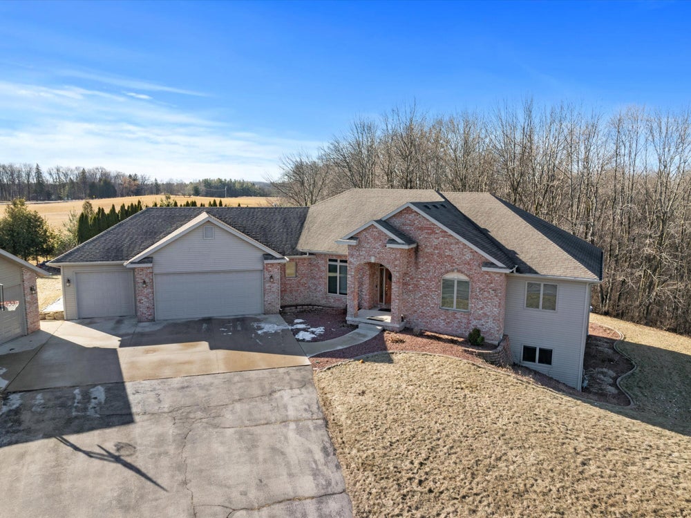 3201 Rolling Hills Dr, Newton, WI 54220 - MLS# 1923647 - Coldwell Banker