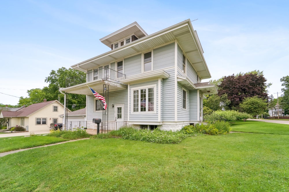 3 N Ewald St, Mayville, WI 53050 - MLS# 1928904 - Coldwell Banker