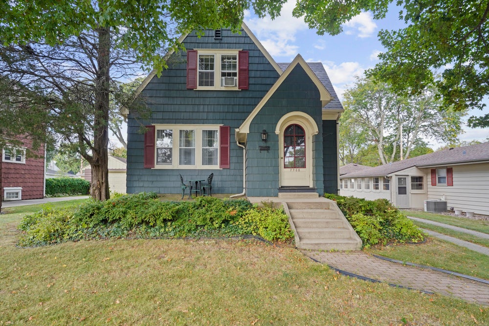 7908 46th Ave, Kenosha, WI 53142 - MLS# 1937862 - Coldwell Banker