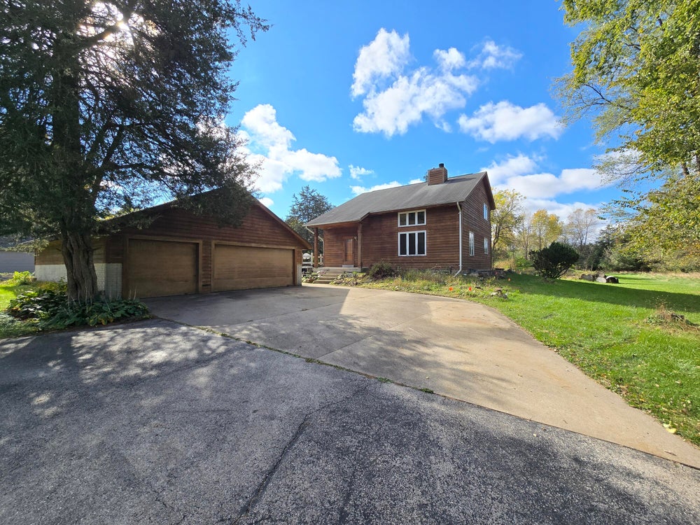 W378S5045 W Pretty Lake Rd, Ottawa, WI 53118 - MLS# 1940548 - Coldwell ...
