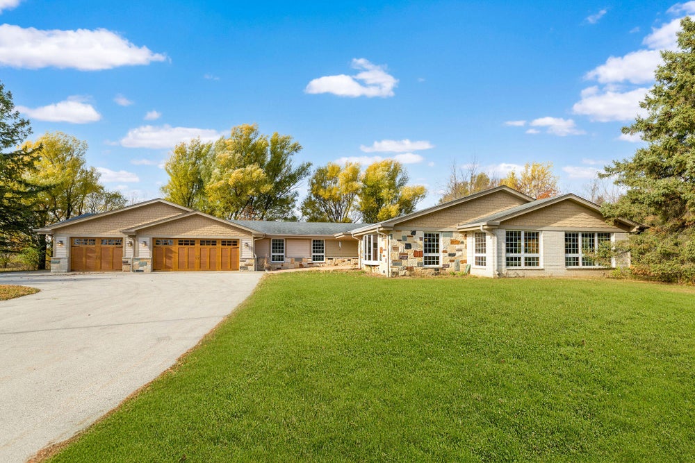 7200 Cork Ln, Erin, WI 53027 - MLS# 1942089 - Coldwell Banker