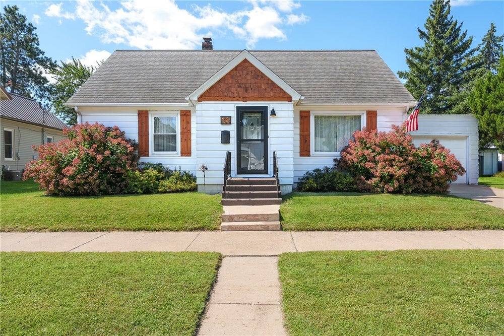 12 N Prairie Street, Chippewa Falls, WI 54729 - MLS# 1594887 - Coldwell ...