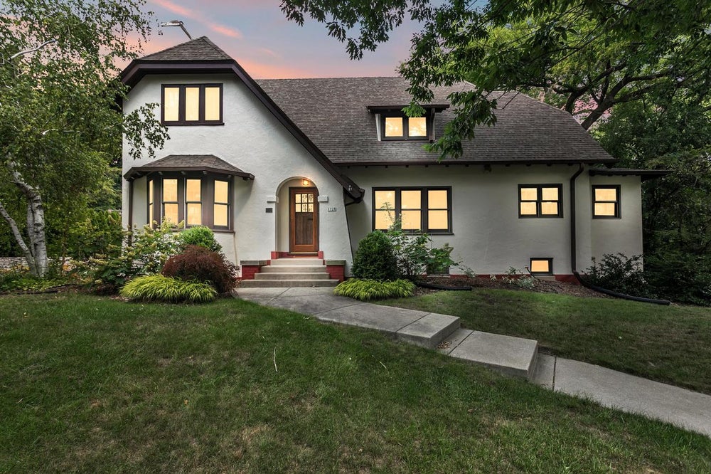 1728 Martha Washington DRIVE, Wauwatosa, WI 53213 - MLS# 1843210 ...